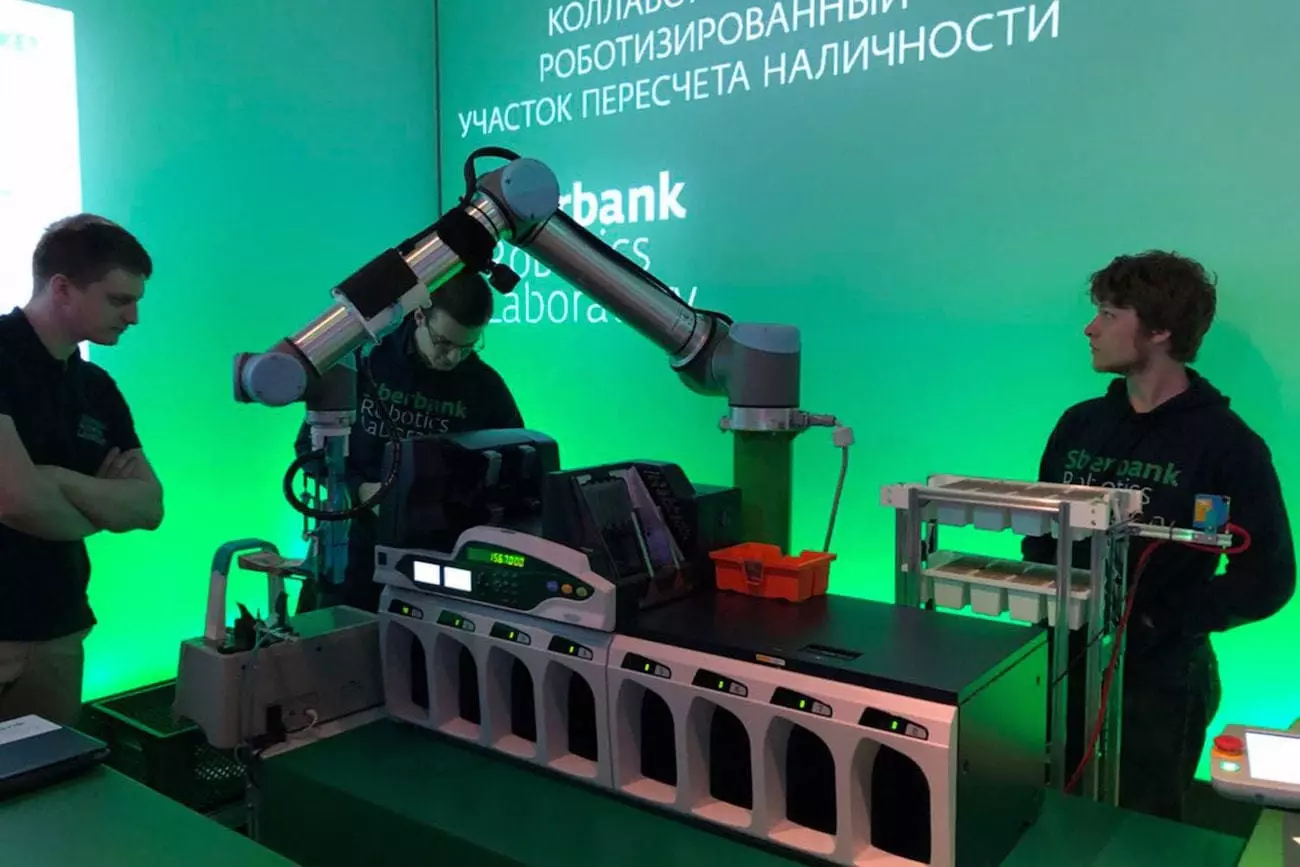 Sberbank di sektora bankingê de şoreşek ragihand. Tiştê ku li benda hemî rûsan e 15472_2