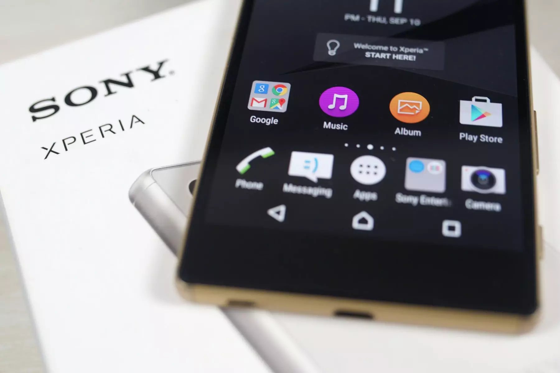 Duk bayanan game da Sony Xperia C6 Smartphone