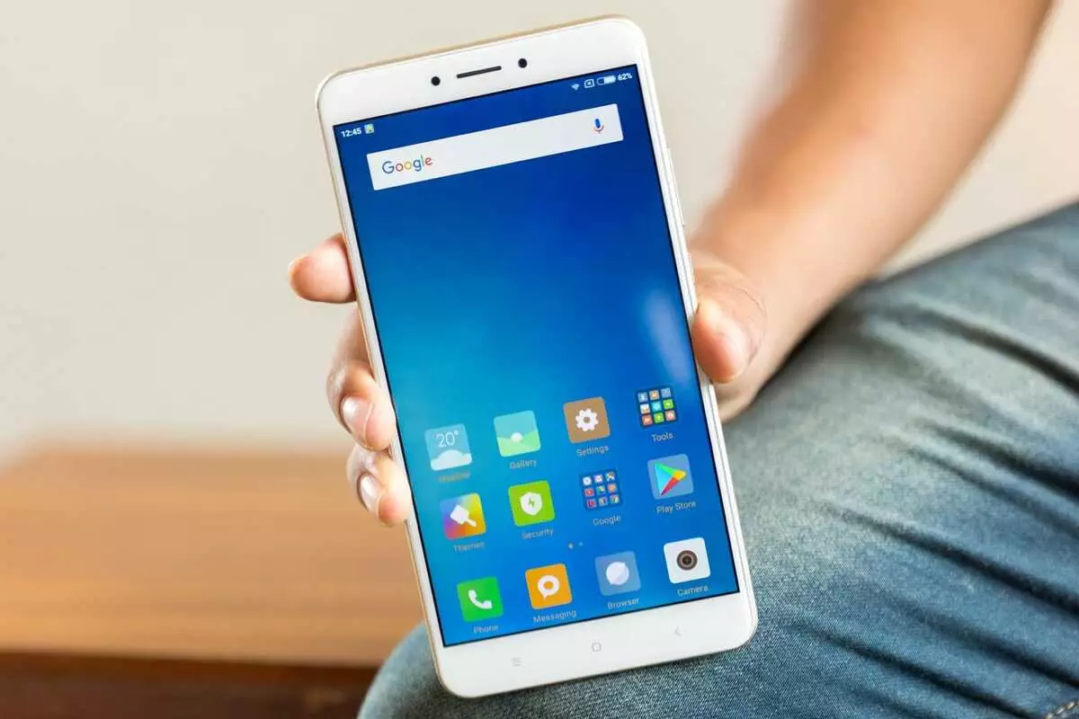 Smartphones maarufu zaidi ya Xiaomi maarufu nchini Urusi, na hitimisho kabisa zisizotarajiwa 15592_2