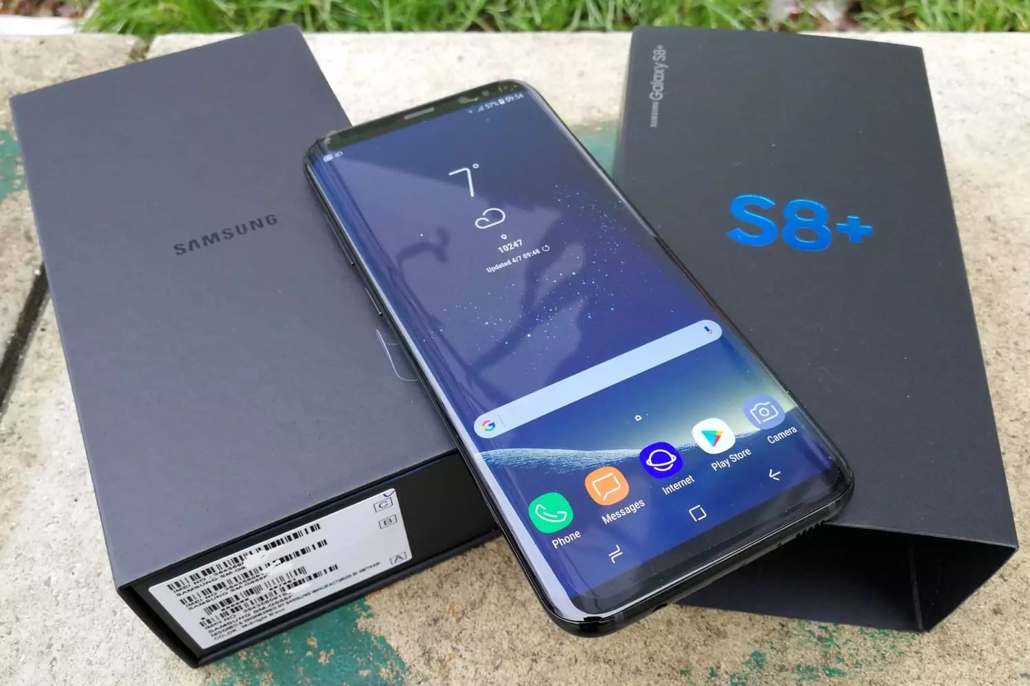 Ang bili sa Samsung Galaxy S8 + sa Russia nahugno sa ubos sa psychological marka 15594_3