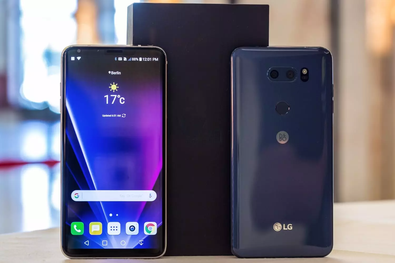 Fl flagship Lg V30 + ya shigo Rasha - Bayani 15717_1