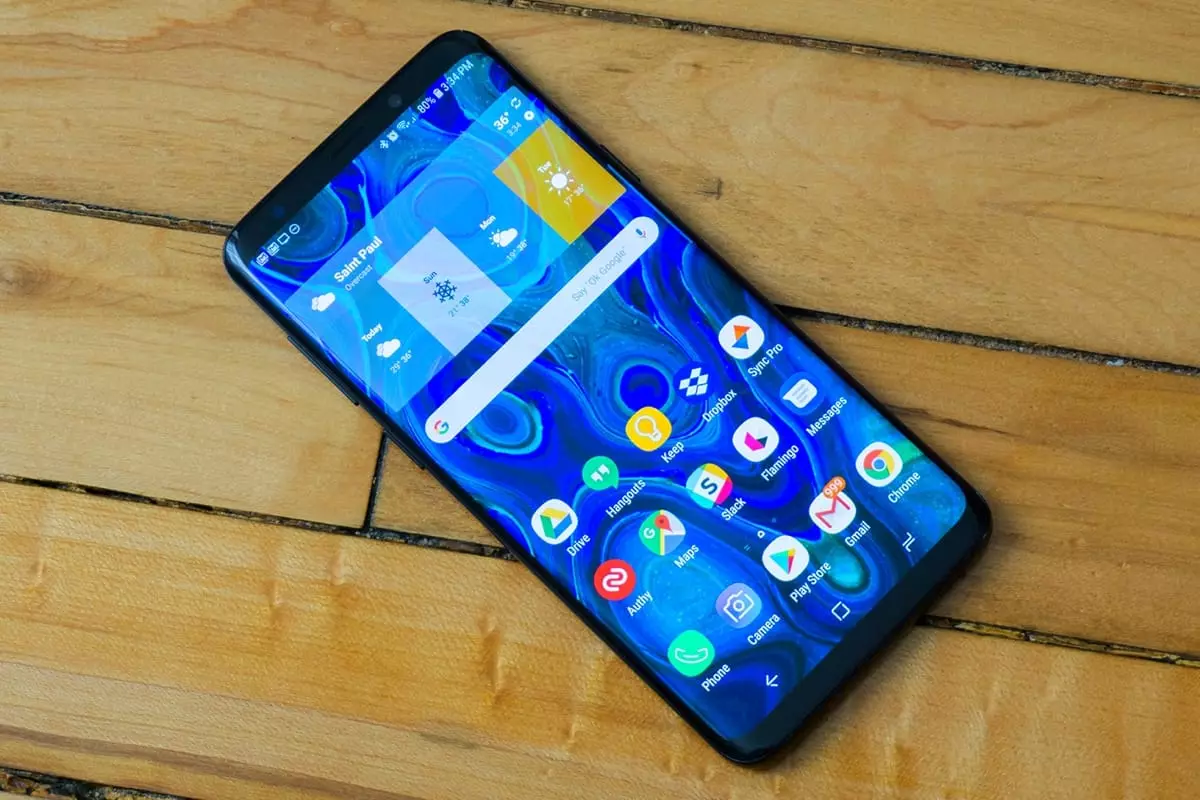 Samsung Galaxy S9 + anu luar biasa rubuh hargana. Ayeuna langkung mirah 16052_1