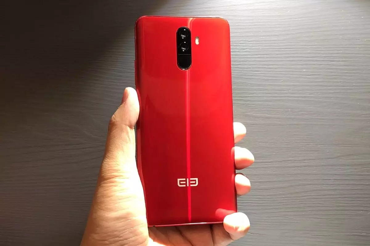 ELEPHONE S9 - smartphone më i palarë në botë që është mjaft i lirë 16180_1