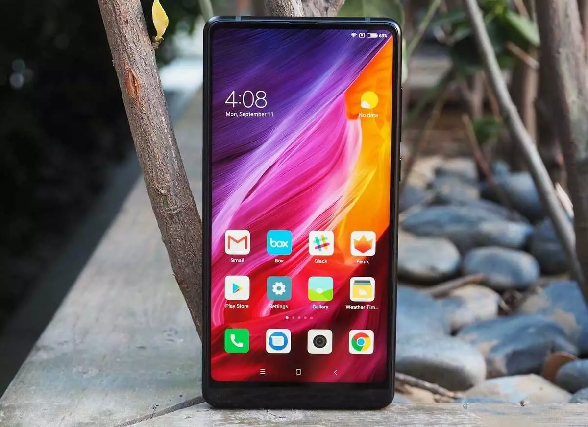 De Xiaomi huet de offiziellen Wäert vum MI MI Mix 2 Smartphone reduzéiert ier d'Ukënnegung vum neie Modell 16465_1