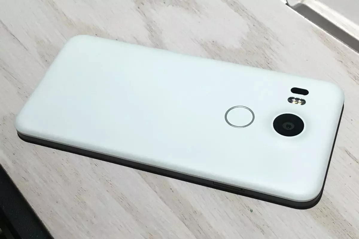 Akıllı Telefonlar Google Pixel ve Pixel XL, Android 7.1 Nugat'taki "Kutudan Çıkar" çalışacak