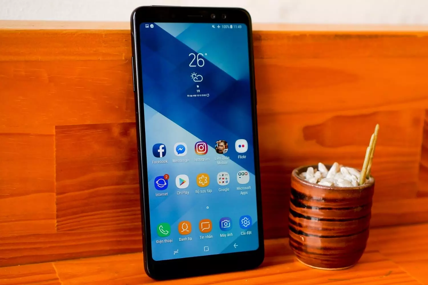 Samsung Galaxy A8 (2018) Crwengly yakadonha mumutengo muRussia kwemwedzi kubva pakutanga kwekutengesa 16806_1