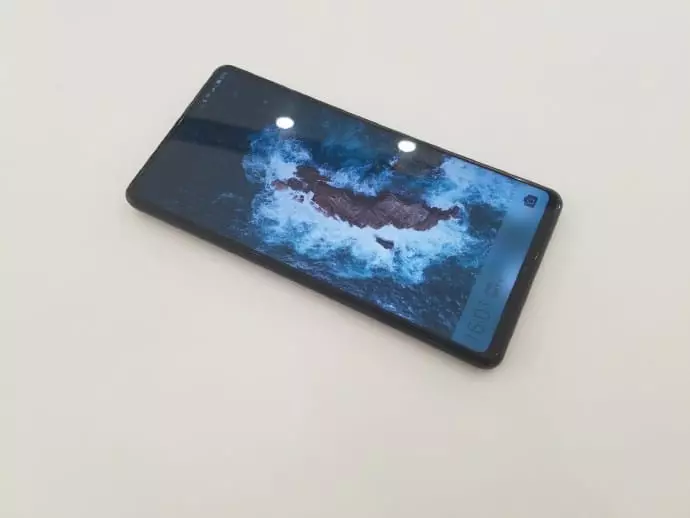 Izithombe zangempela ze-Xiaomi Mi Mix 2S zazingamanga okujwayelekile 17046_2