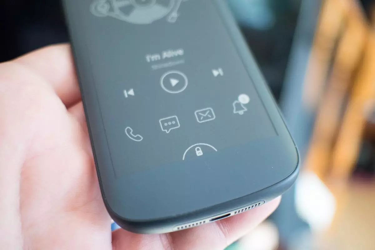 در چین، "قاتل" از Yotaphone روسیه - گوشی هوشمند Hisense A2