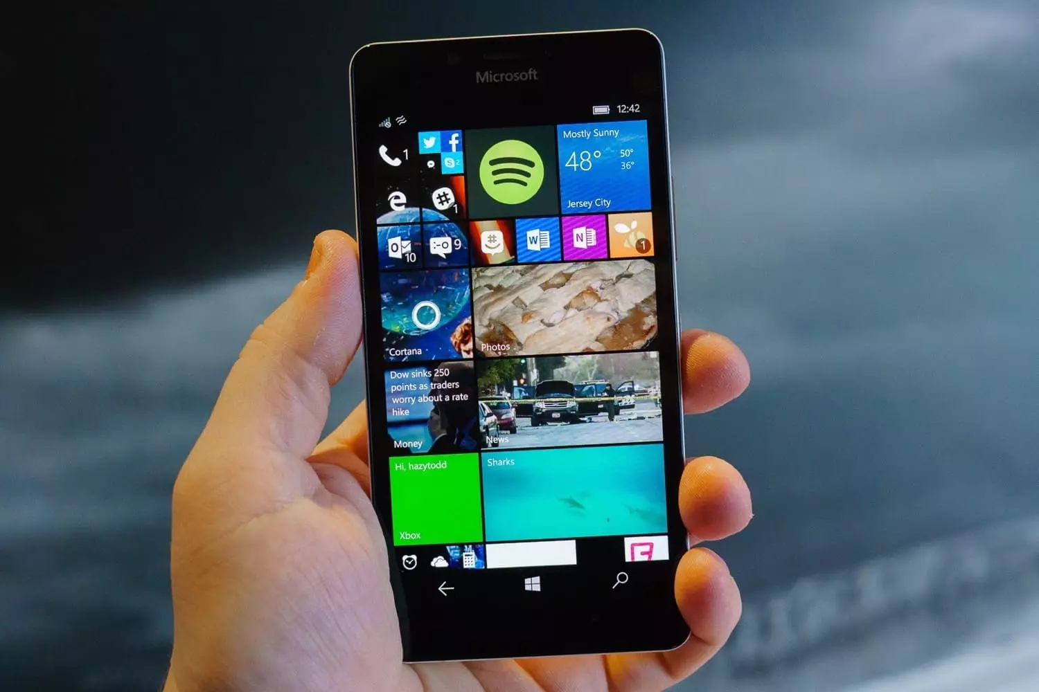 The Surface Phone lila-tunggu di Windows 10 nampi tanggal mimiti jualan 17216_1