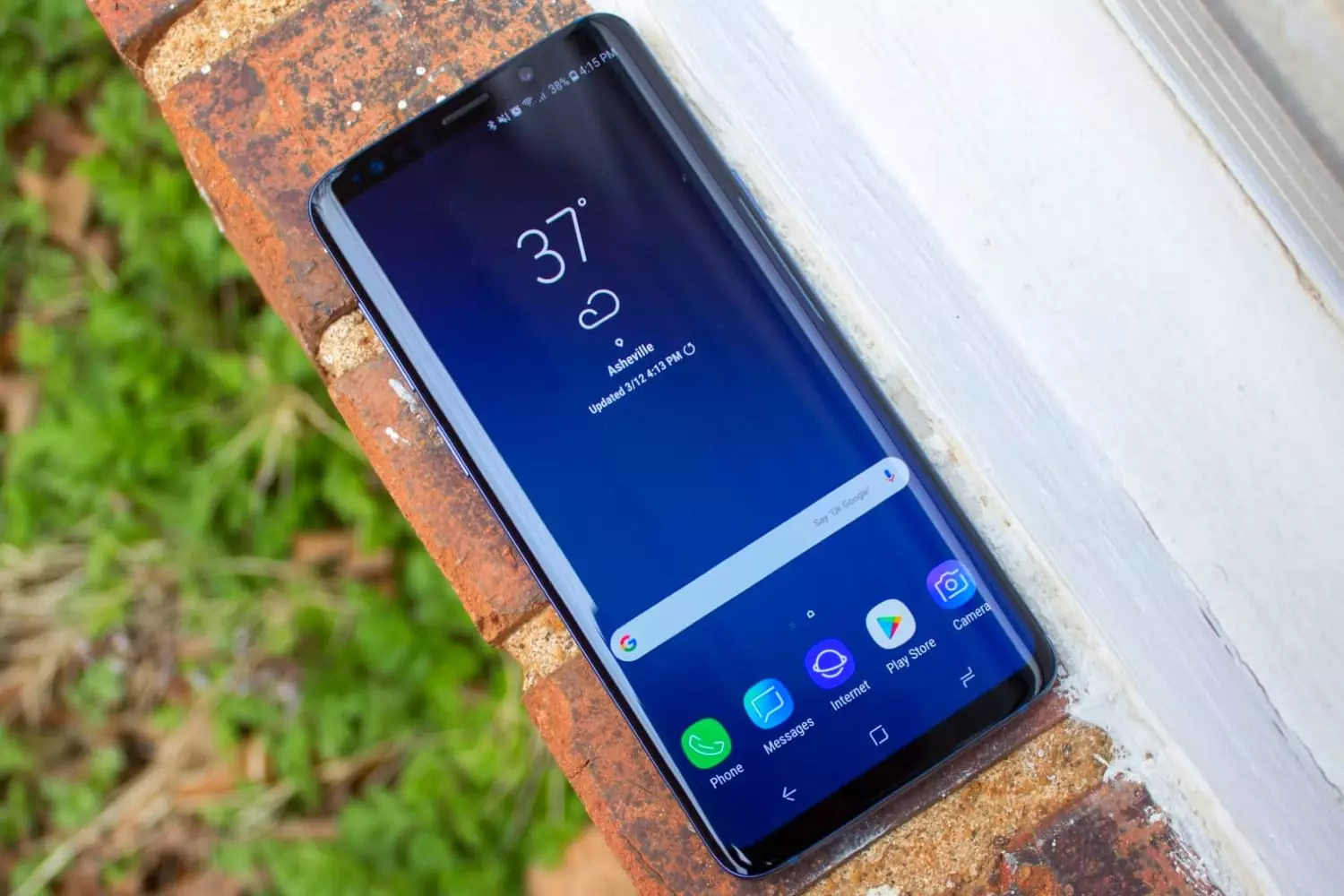 Samsung негизинен смартфондор менен галактика S9 жана галактика s9 + 17344_1