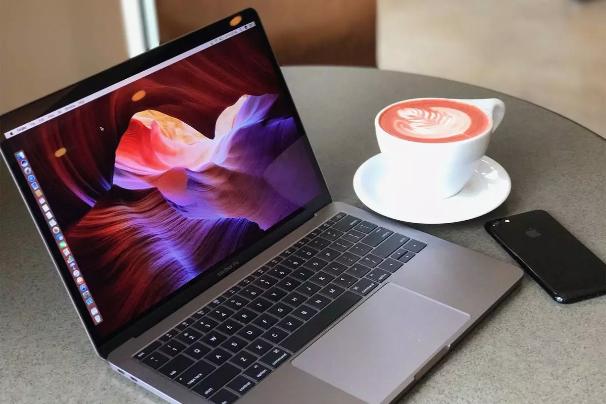 Macbook Pro kerja saka baterei mung 5 jam, tinimbang 10 nyatakake