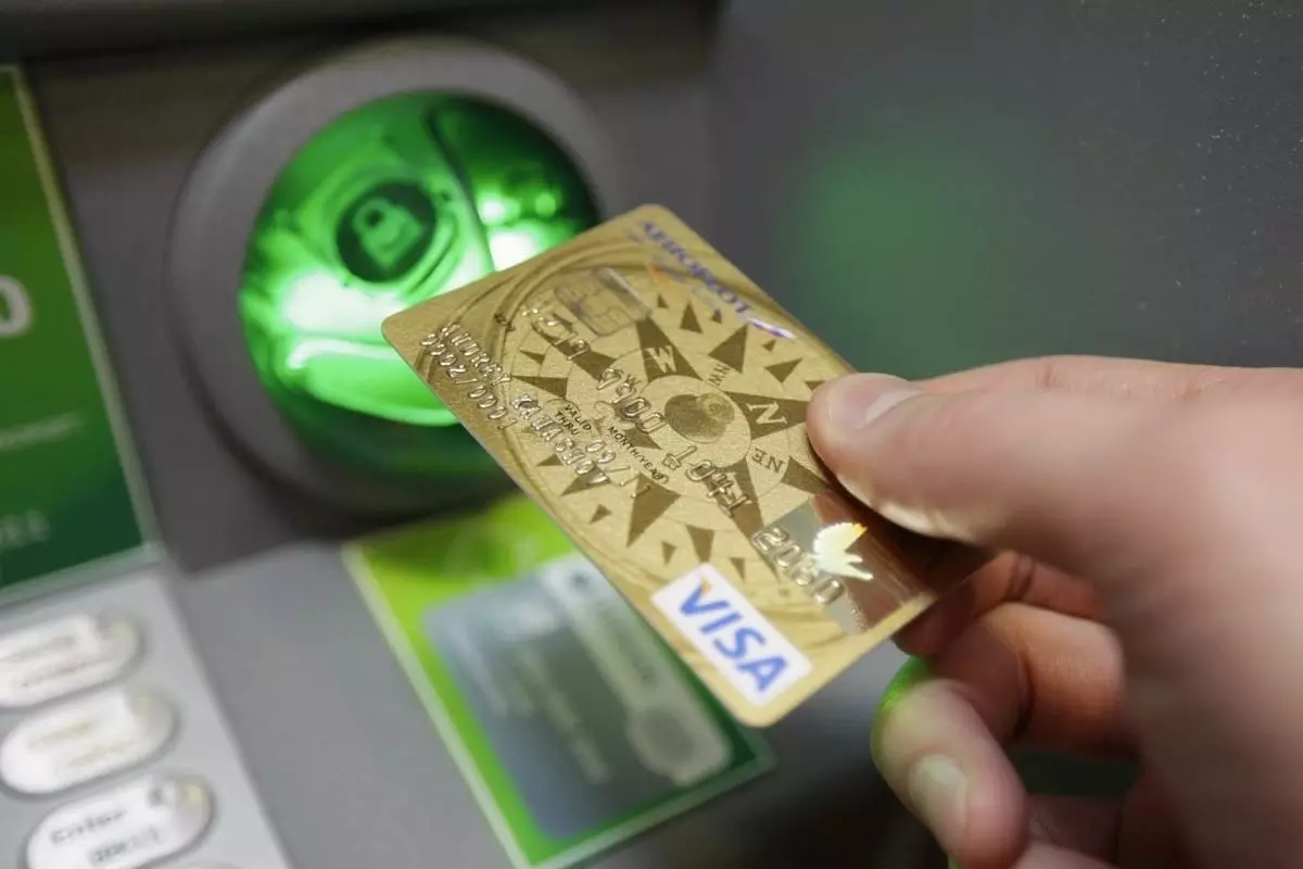 Sberbank ngalarang ditarjamahkeun sareng nampi artos dina kartu bank ti 1 Januari 17408_1