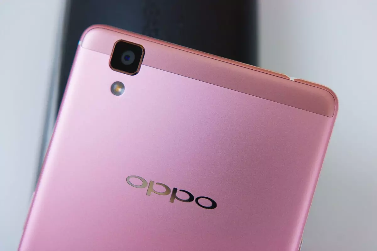 OPPO demonstrierte Arbeits-Smartphone mit Falttitel