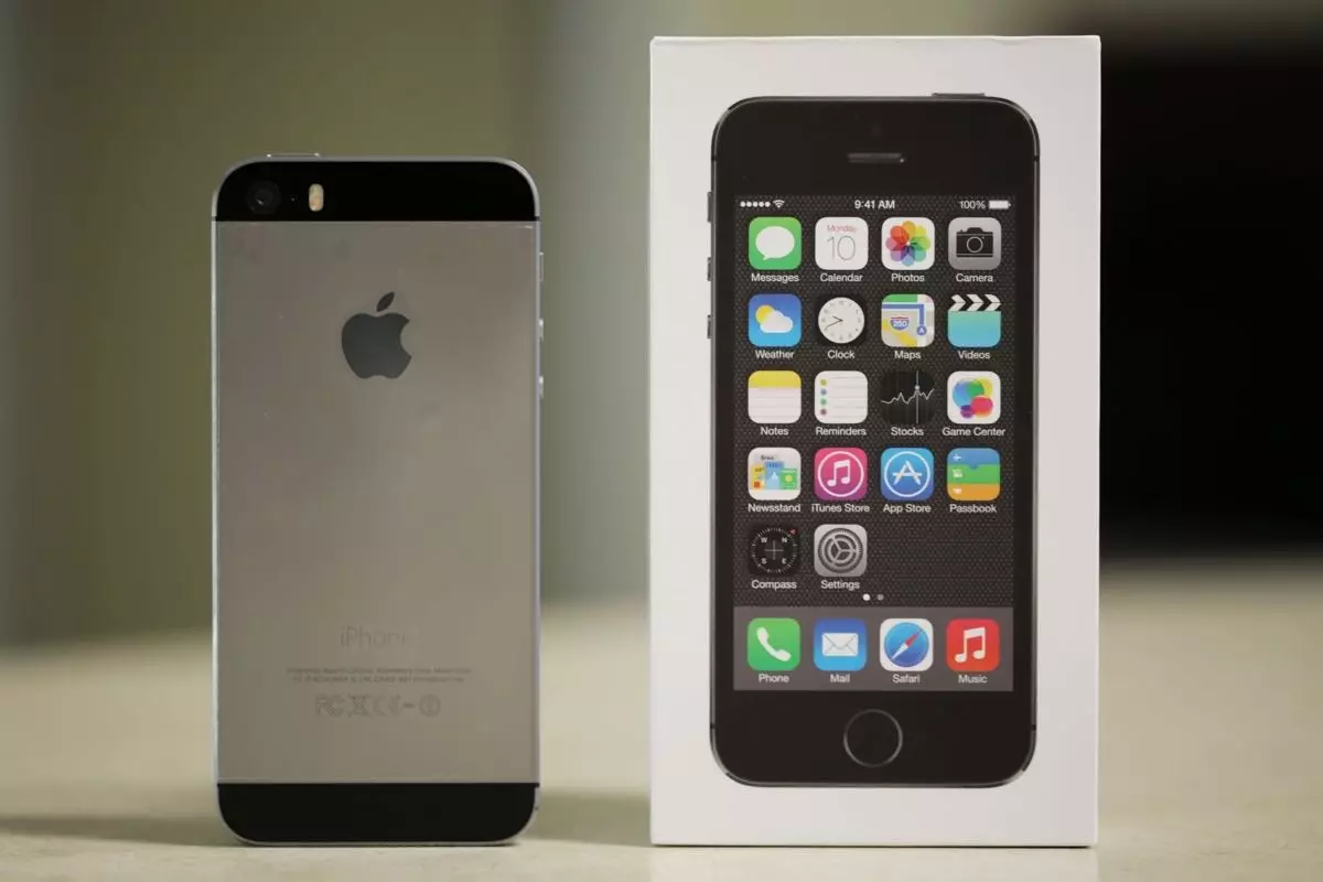 Apple iPhone 5s Rossiya Mosoni sotib oladi