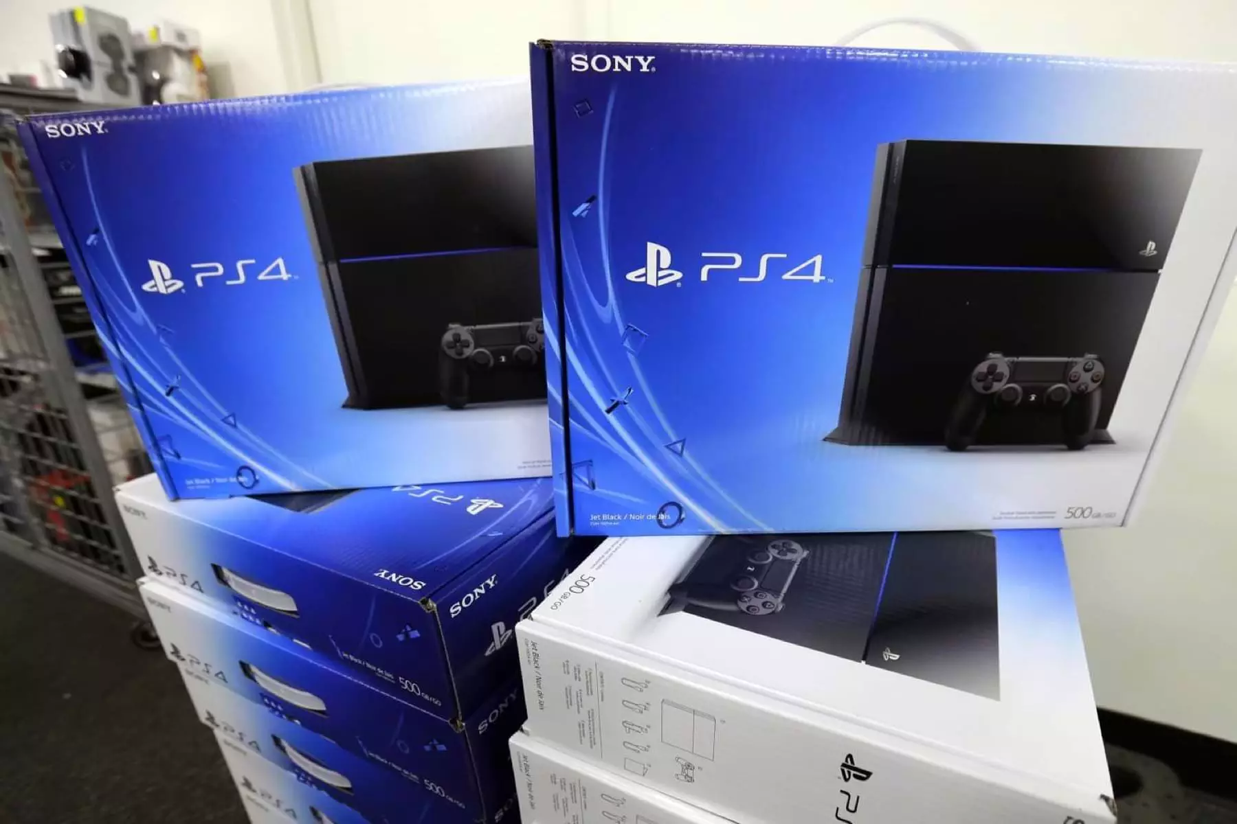 Sony Playstation 4 pib muag rau 1,549 rubles