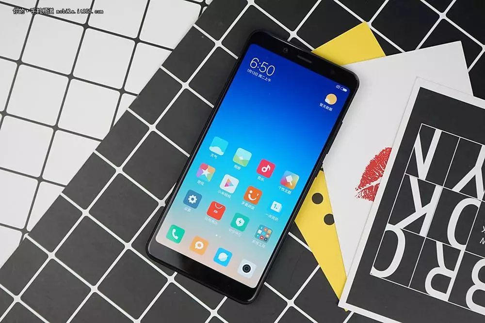 Xiaomi tris kartus apgaudinėjo Redmi klientus 5 Pro AI dvigubo fotoaparato išmaniojo telefono 17658_1