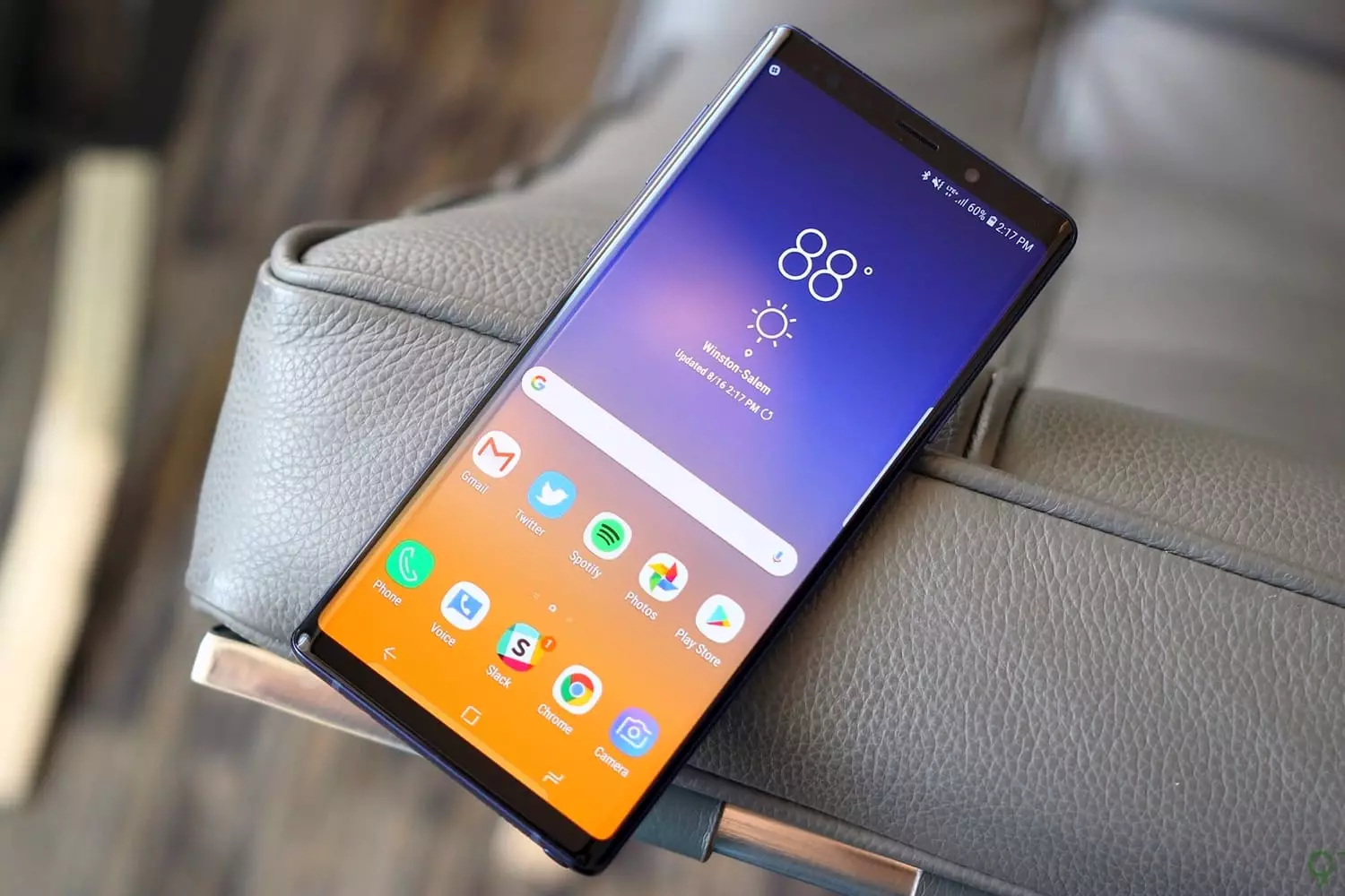 Samsung Galaxy Note 9 nghiền trong giá 17690_1