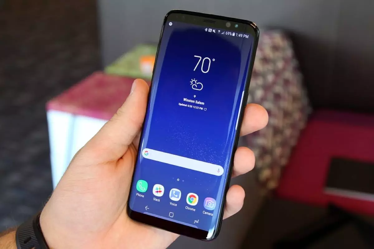 Samsung Galaxy S8 e ile ea hlola theko ka 38% ea Russia kamora ho qala ha sehlopha sa Galaxy S9 17868_1