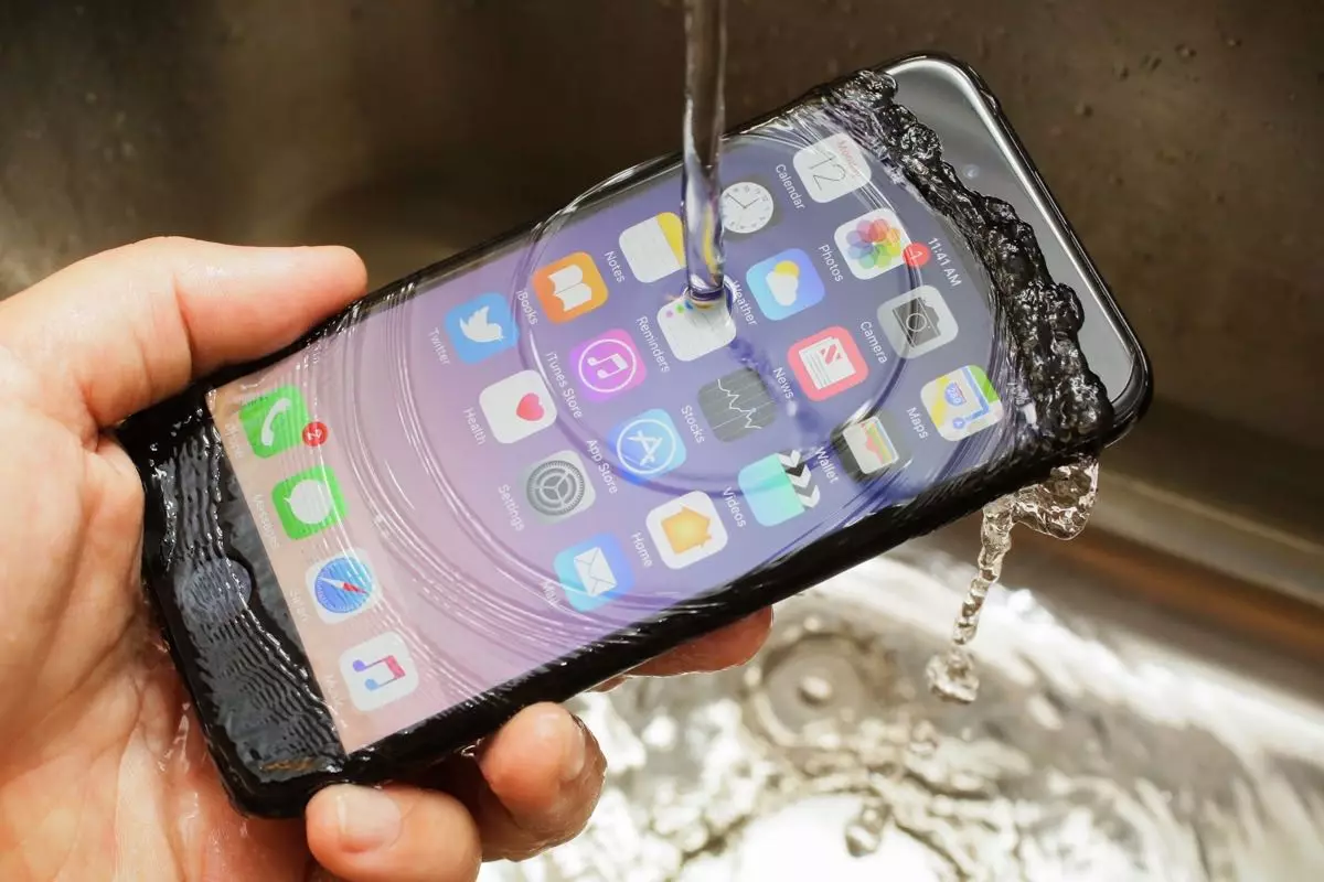 Apple-k iPhone 7ren gutxieneko aldaketa saldu lezake $ 220rako soilik