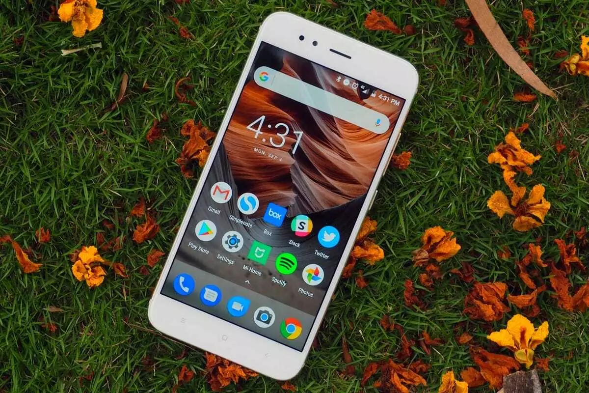 Xiaomi Mi A1 Russia e oetse haholo ka 39%, e sebetsa hantle haholo. 17979_1