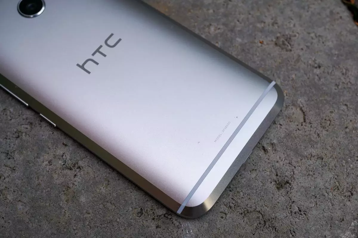 ក្រុមហ៊ុន HTC បានចម្លងទូរស័ព្ទ iPhone 7 ដោយខ្លួនក្រុមហ៊ុន HTC នៅពេលកំពុងអភិវឌ្ឍស្មាតហ្វូនថ្មីរបស់គាត់