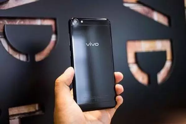 vivo X7 Obsidian ڪارو ايڊيشن آئي فون 7 جٽ بليڪ 3