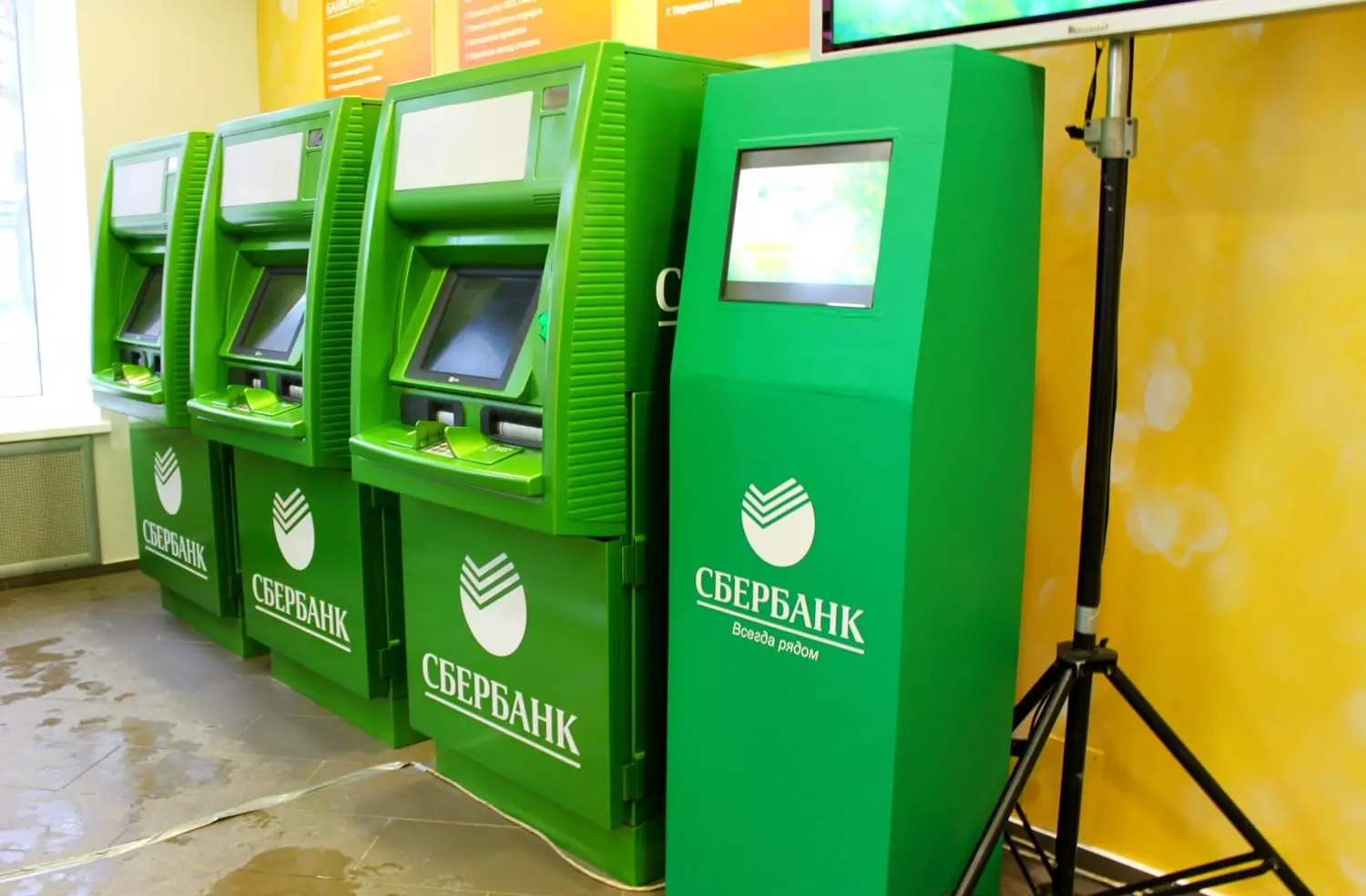 Sberbank ATMs ମାଧ୍ୟମରେ ନଗଦ ଉଠାଣ ପାଇଁ ଗୋଟିଏ ଟ୍ୟାକ୍ସ ଆରମ୍ଭ 18939_1