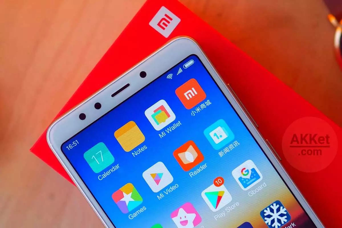 Telefon pintar Xiaomi mengurangkan kebanyakan pembeli gila semasa Tahun Baru Cina