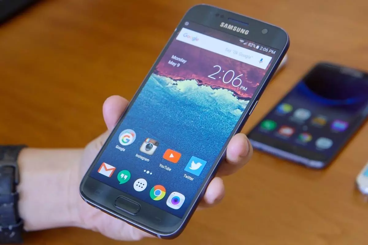 Samsung Galaxy S8 will receive QHD display without Pentile and will lose the "Home" buttons