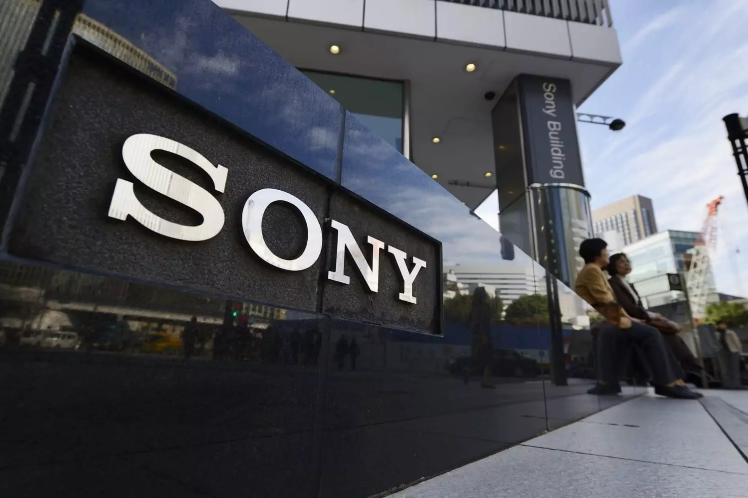 Sony v Rusku poskytuje všechna bezdrátová sluchátka pro 14 990 rublů 19130_1