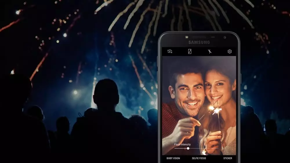 Kunngjøring Samsung Galaxy J4 (2018) - Smartphone med AMOLED-skjerm for 11.500 rubler 19187_4