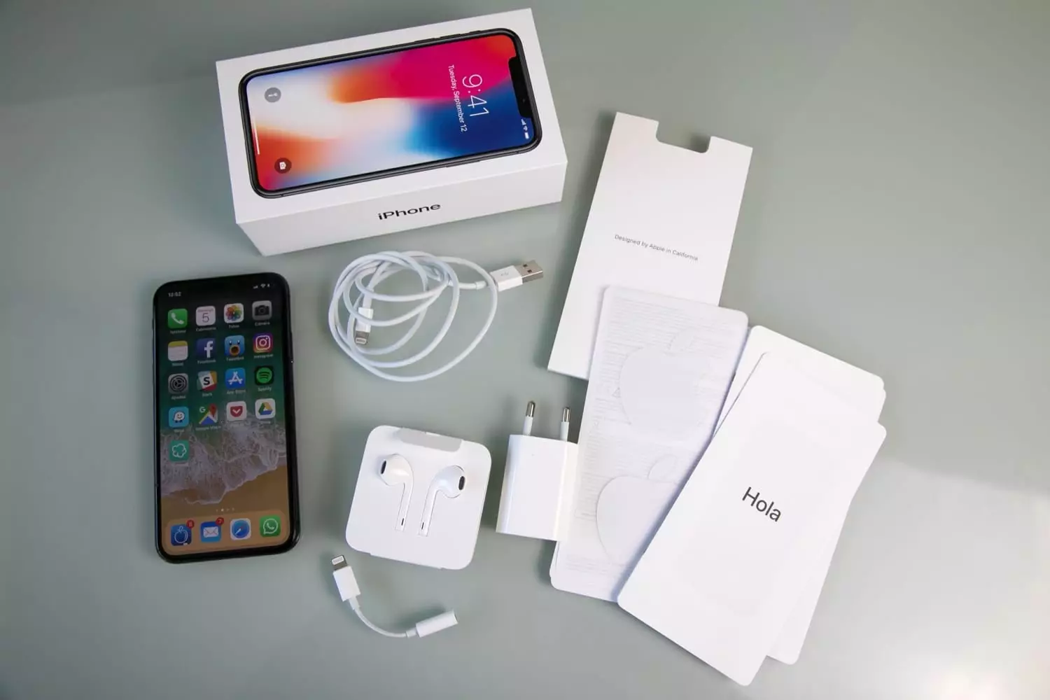 פקידים מרוסיה קונים iPhone X עבור 90,000 רובל לתקציב כסף 19701_2