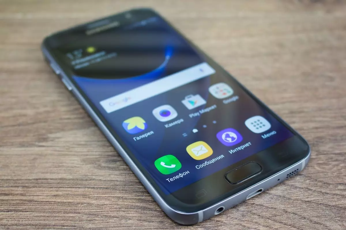 Tlhahiso ea Samsung Galaxy S8 e fetisoa likhoeli tse 'maloa