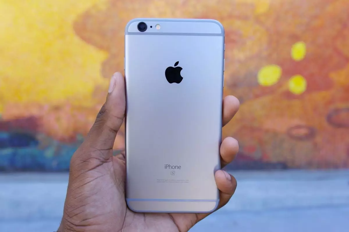 Ntị nke banyere nhazi ọnụahịa maka iPhone 6s na Russia bufere oge nke abụọ