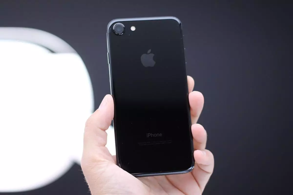 Apple iPhone 7 iPhone 7 Plus Jet Black 2.