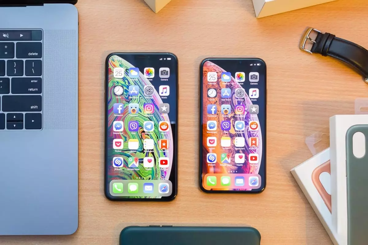 Apple hefur gefið út fjárhagsáætlun iPhone XS fyrir $ 250 með einum myndavél 20436_3