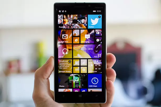 Namoaka dikan-teny momba ny Windows 10 ho an'ny Smartphone i Microsoft