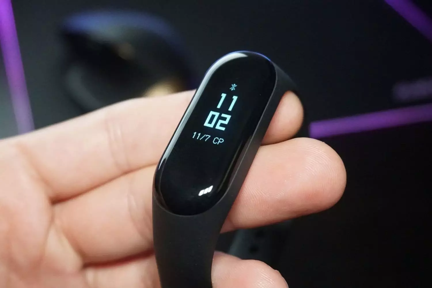 Biaya Xiaomi Mi Band 3 mempertahankan semua orang dengan syok 20715_1