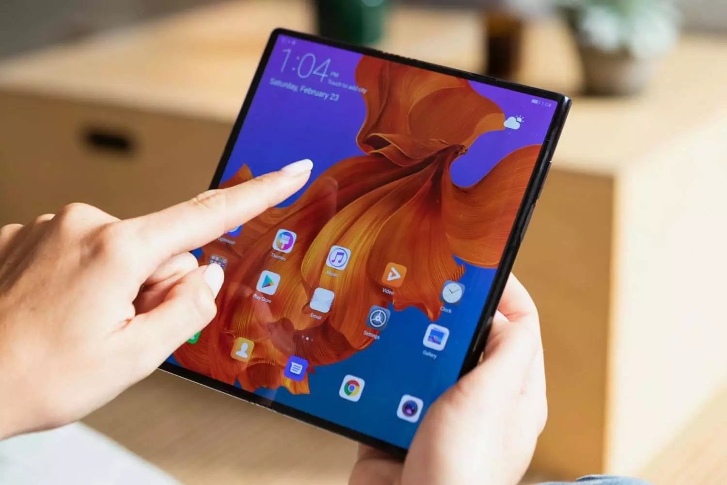 Folding Smartphone Huawei Mate X na may kakayahang umangkop na screen nagpunta sa pagbebenta 20891_1