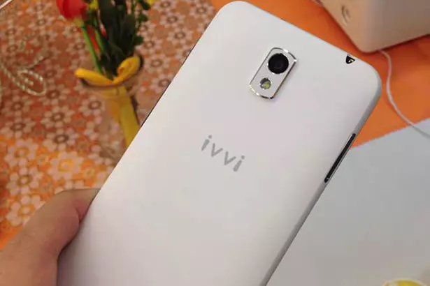 Li-smartphone tse fokolang lefatšeng li hlahisoa: Ivvi K1 mini