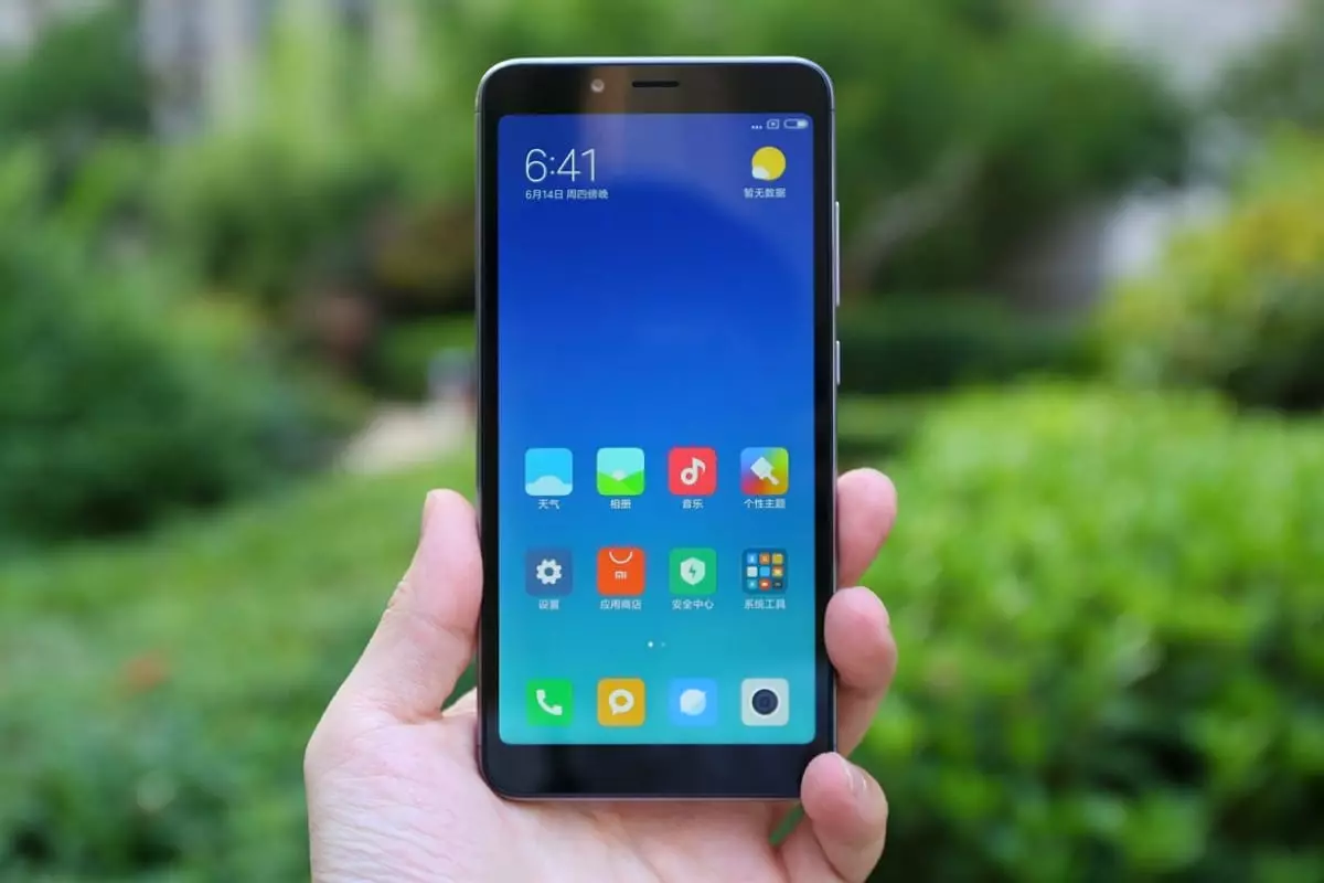 Xiaomi-vendejo en Rusujo vendas modernan smartphone por 749 rubloj 21035_1