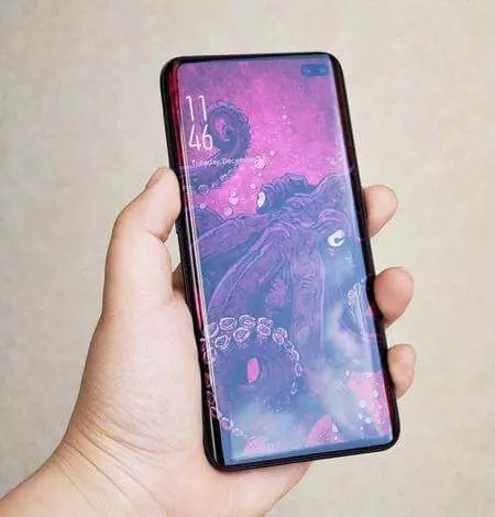 Samsung Galaxy S10 que traballa na foto parece incrible fermosa 21338_2