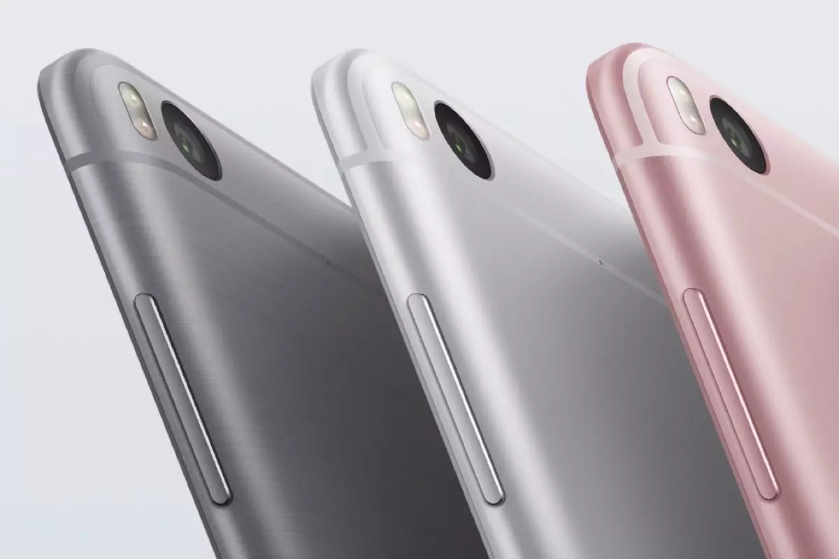 1,820,000 කට වැඩි පිරිසකට "ler ාතකයෙකු" අයිෆෝන් 7 - Xiaomi mi5s මිලදී ගැනීමට අවශ්යය