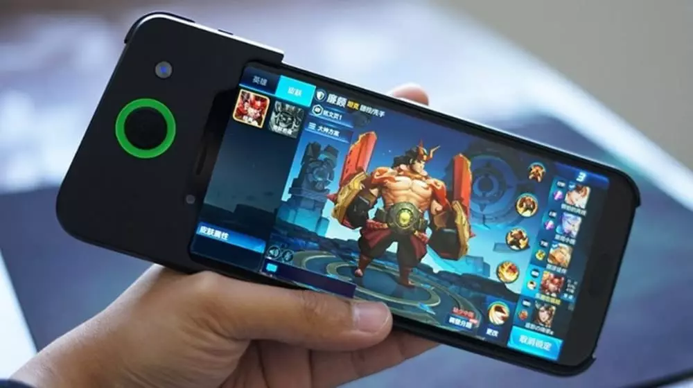 نیا Xiaomi کھیل اسمارٹ فون فون XS میکس سے زیادہ طاقتور ہے اور ایک خوبصورت backlit ہے. 21692_1