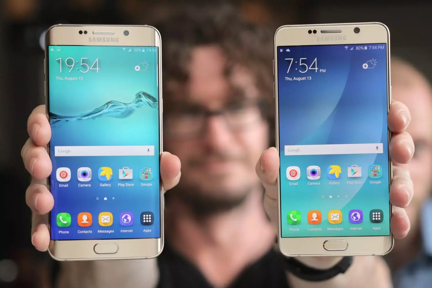 Samsung iki örän meşhur Galaxy smartfon öldürilendigini 21797_2
