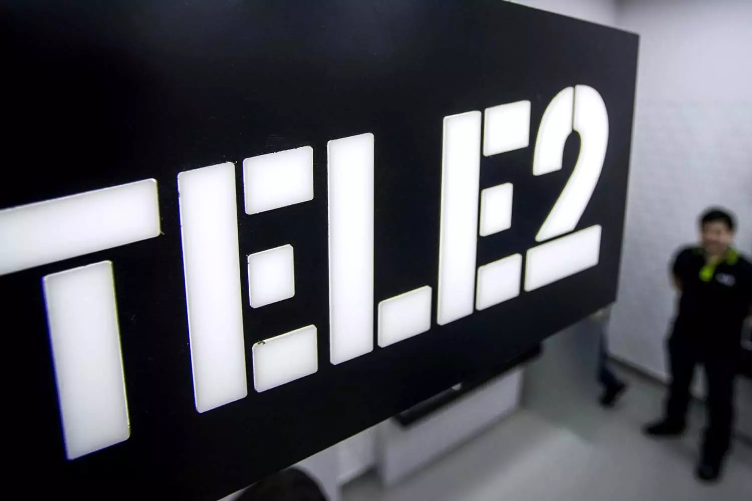 I-Tele2 Cellular opharetha yethule ubuchwepheshe be-ESM eRussia. Ungayisebenzisa kanjani? 22233_1