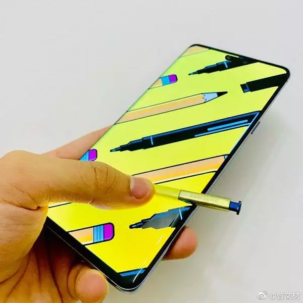 Samsung Galaxy Note 10 bütün alıcılar görünüşü və imkanlar şok Pour 22319_2