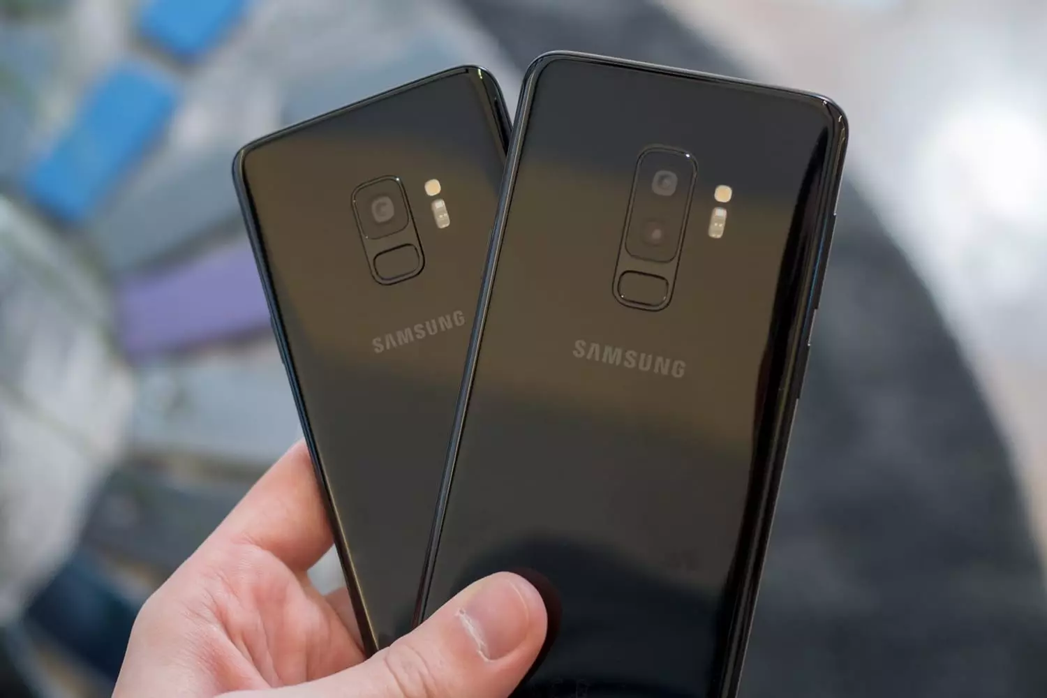 Samsung nga nahugno ang mga opisyal nga presyo sa Galaxy S9 ug Galaxy S9 + sa Russia 22387_1