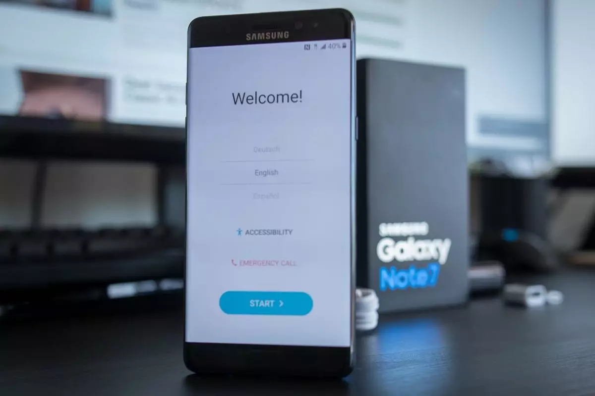 سامسۇڭ ئېھتىياجغا قايتىش ئۈچۈن Galaxy Note 7 نىڭ تەننەرخىنى ئازايتىش مۇمكىنچىلىكىنى ئويلىشىۋاتىدۇ