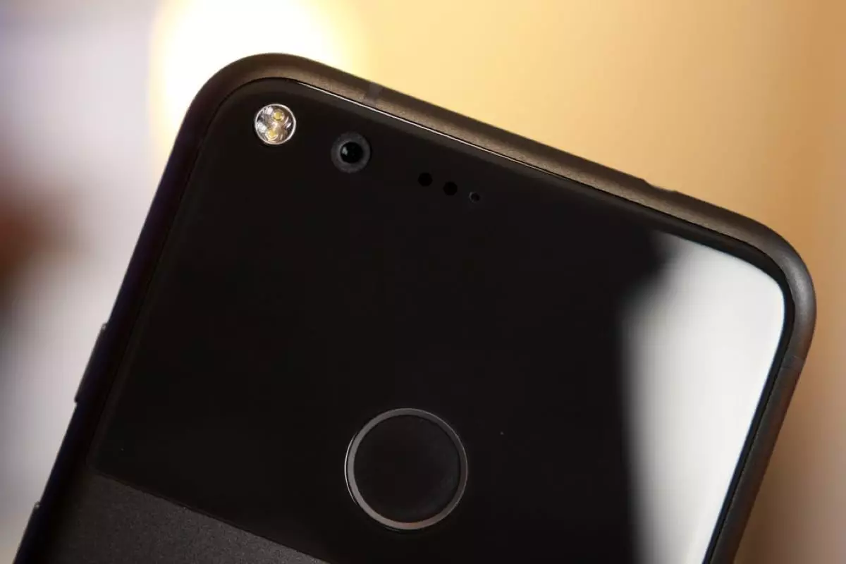 Google пачала продажу новай рэвізіі смартфонаў Pixel і Pixel XL